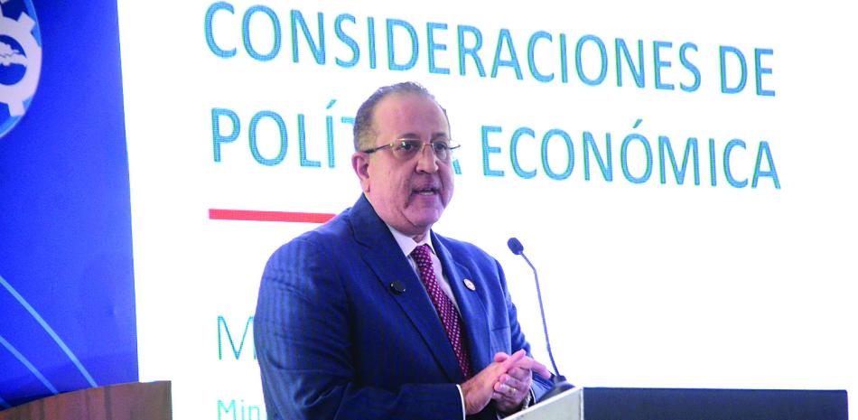 Magín Díaz dice el reto es reformar antes de crisis