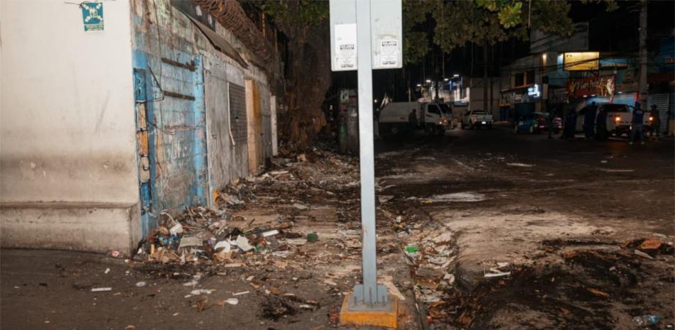 Alcaldía del Distrito Nacional recupera aceras en la Máximo Gómez con Ovando