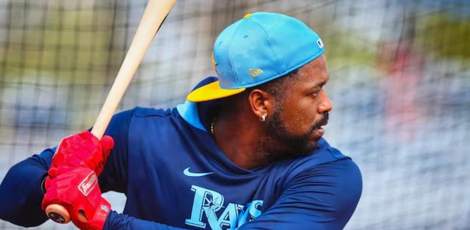 Eloy Jiménez acuerda con los Azulejos un pacto de Ligas Menores