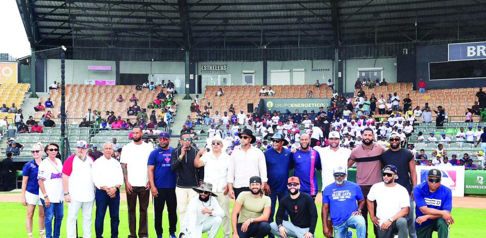 Tatis Jr. y Pujols encabezan clínicas a los niños en el estadio Tetelo ...