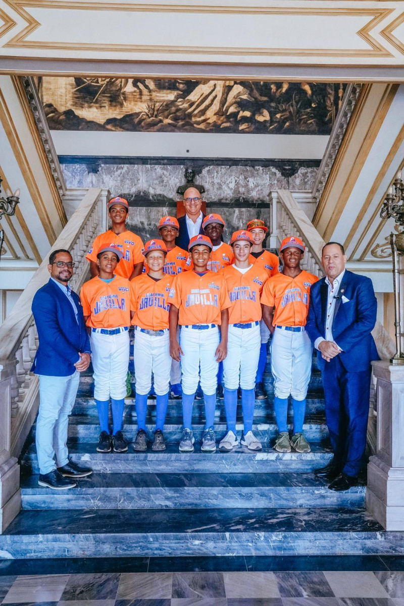 Ministro Igor Rodríguez ofrece respaldo a torneo de niños