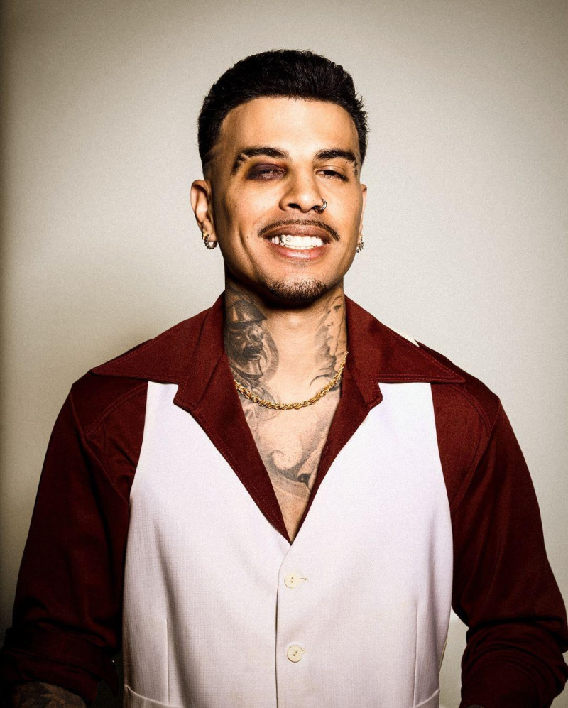 "Cosa nuestra", el álbum de Rauw Alejandro que incluye temas con Bad Bunny, Pharrell Williams ...