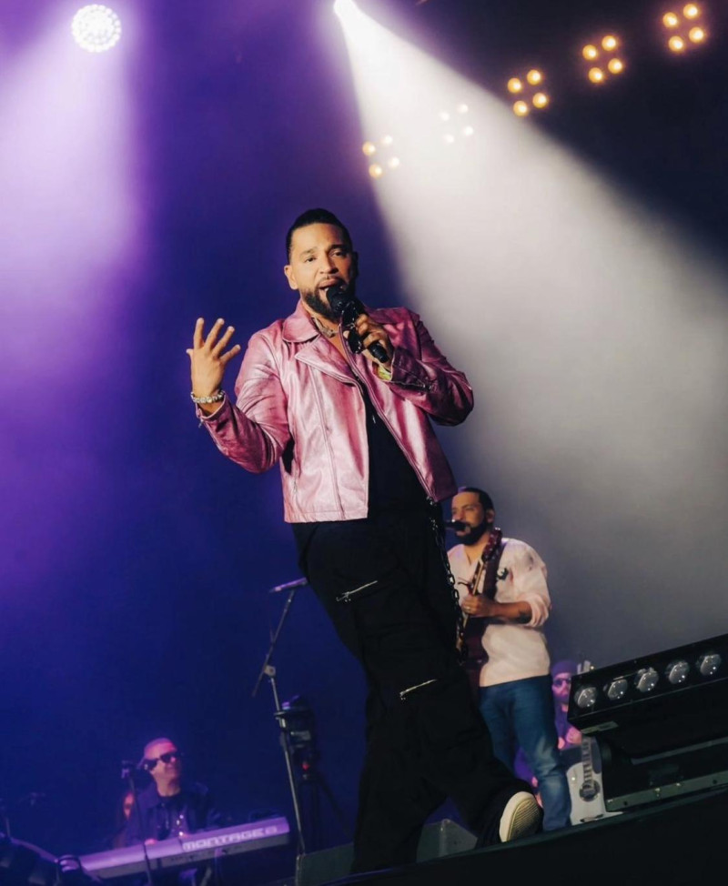 Henry Santos, de Aventura, celebra su 45 cumpleaños junto a las cuatro funciones del grupo