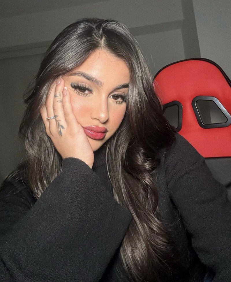 Acusan a la influencer Valeria Carruyo de atropellar a un padre y su hijo