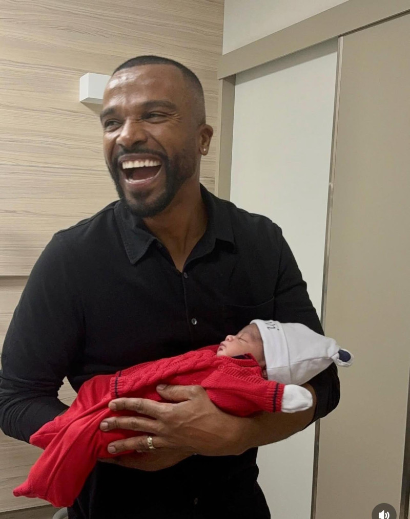 Alexandre Pires anuncia que es abuelo