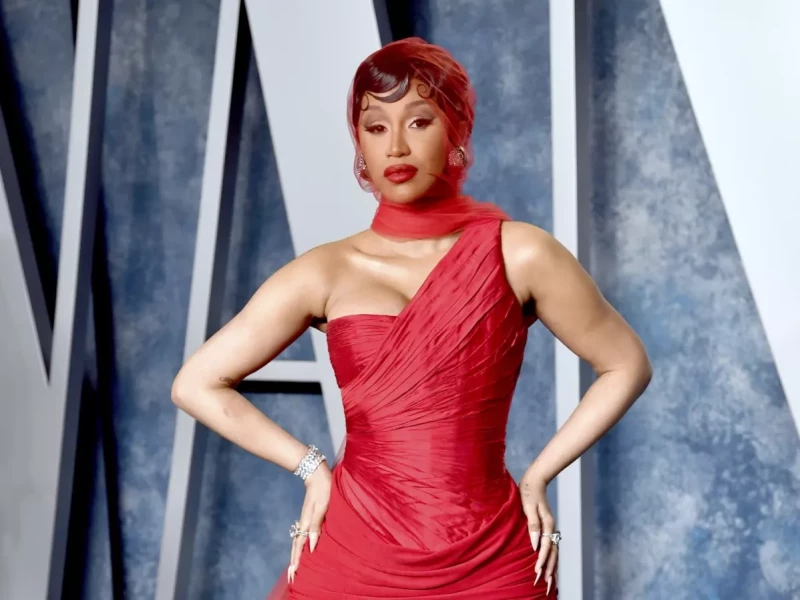 Cardi B dice que es la "única proveedora" de sus tres hijos