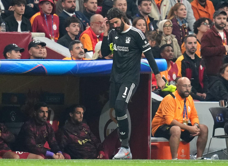 Alisson Becker estará de baja varias semanas para el Liverpool