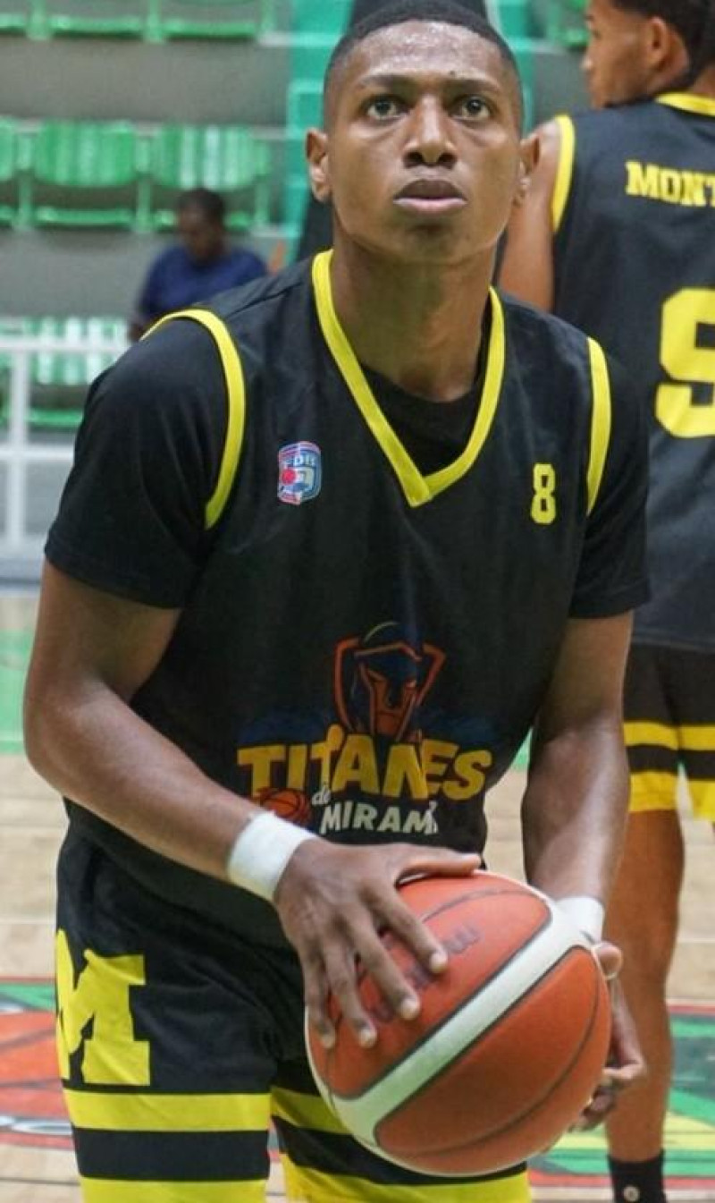 Danny Solano anota 24 puntos, Miramar elimina a Quisqueya y pasa a la ...