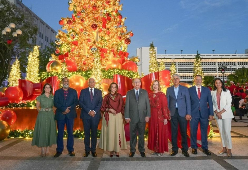 Banco Central celebra el encendido del Belén y su árbol navideño