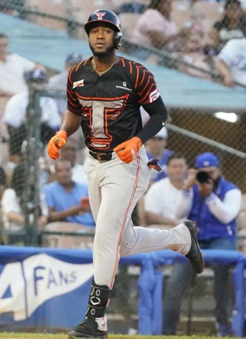 Bryan De la Cruz intenta relanzar su carrera