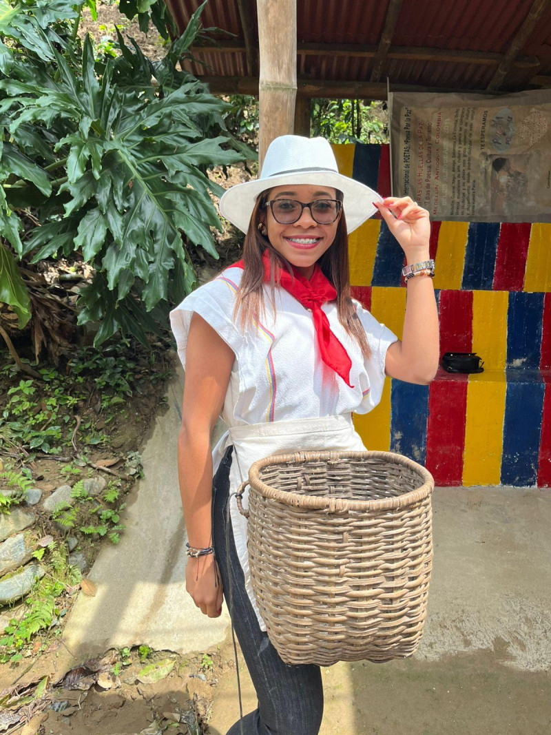 Stephanie: La joven creativa y apasionada del arte que murió en el Jet Set