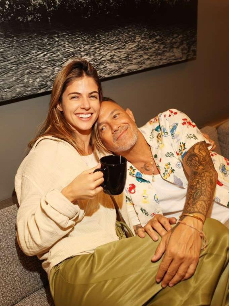 Alejandro Sanz sube al escenario a su nueva novia, Stephanie Cayo, para ...