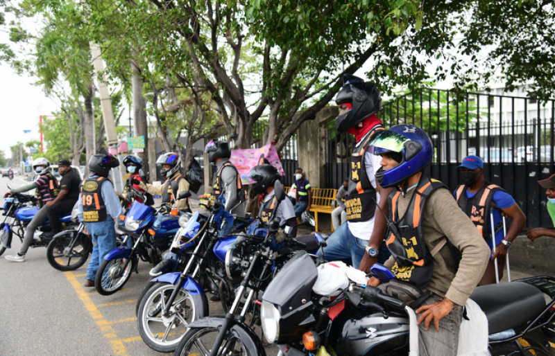 Solicitan intervención de paradas de motoconchos ante presencia haitiana