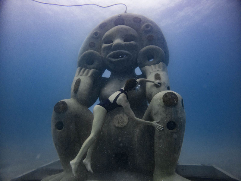 Colocan escultura de Atabey en la bahía de Sosúa para la recuperación ...