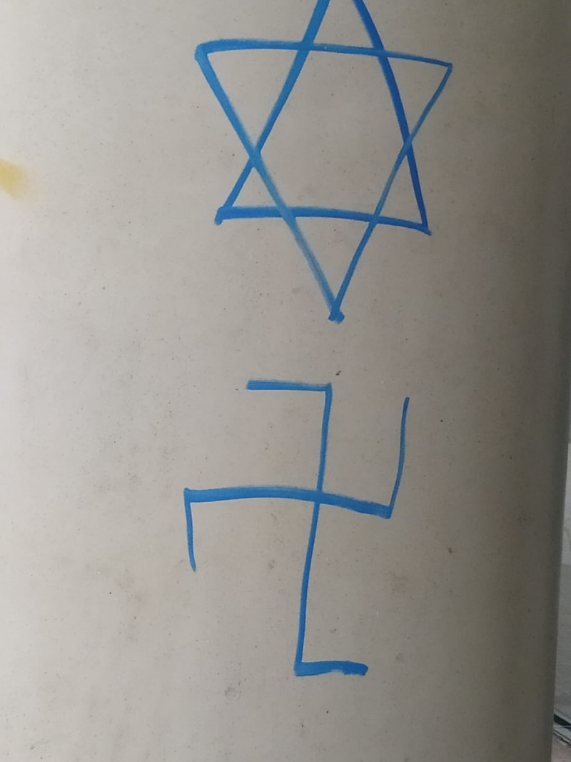 Pintan símbolos nazis en la Embajada de Israel en Bogotá
