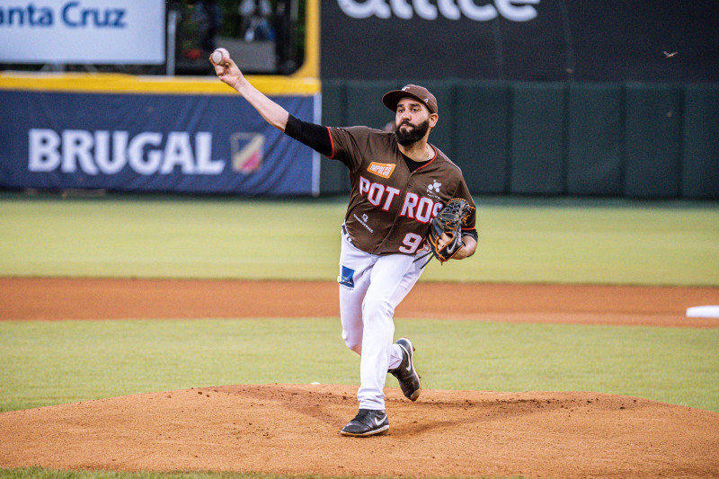 Gigantes vencen a Leones y se despegan más en el primer lugar