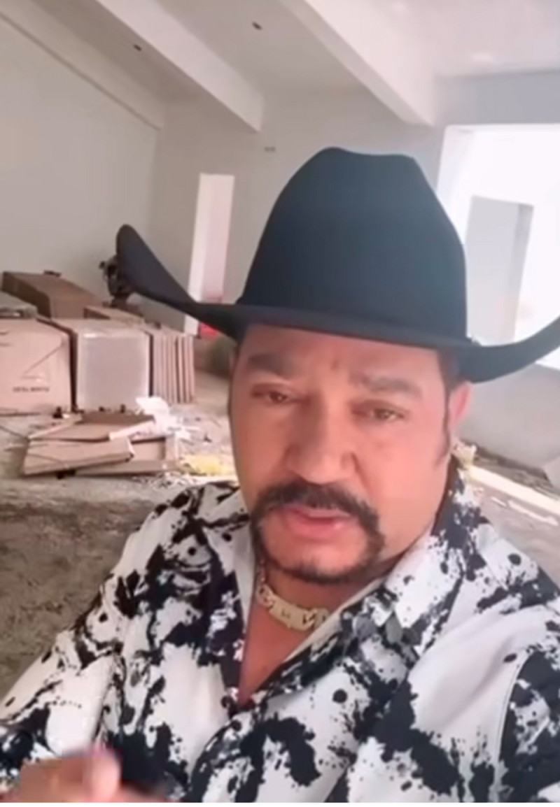 Frank Reyes le construye iglesia a su comunidad en Tenares, antes le ...