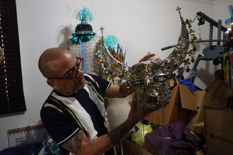 Luis Rivas: diseñador que con su arte representa al país en diversas ...