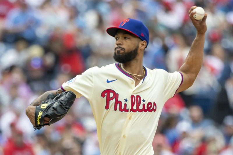 Sánchez lanza bien, pero sale sin decisión en juego Filis vencen Toronto