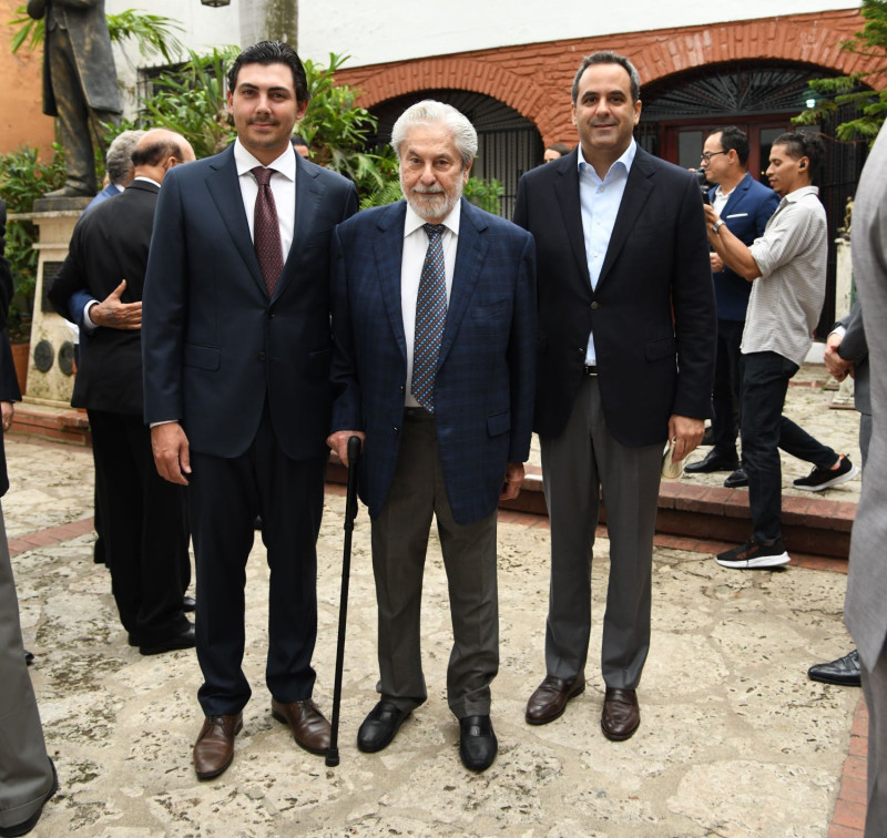 Julio César Castaños ingresa a la Academia de Ciencias