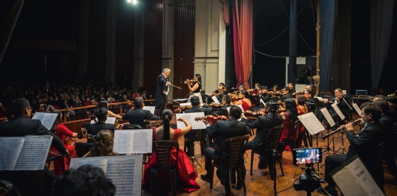 La dominicana Aisha Syed lleva su gira a Ecuador y Perú