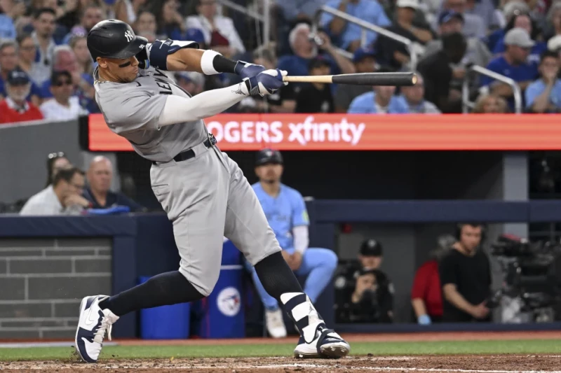 Aaron Judge queda fuera del juego de Yankees contra Filis debido a una lesión en el codo