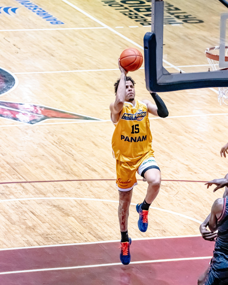 Omar Silverio lidera la ofensiva con 19 puntos y los Metros avanzan a ...