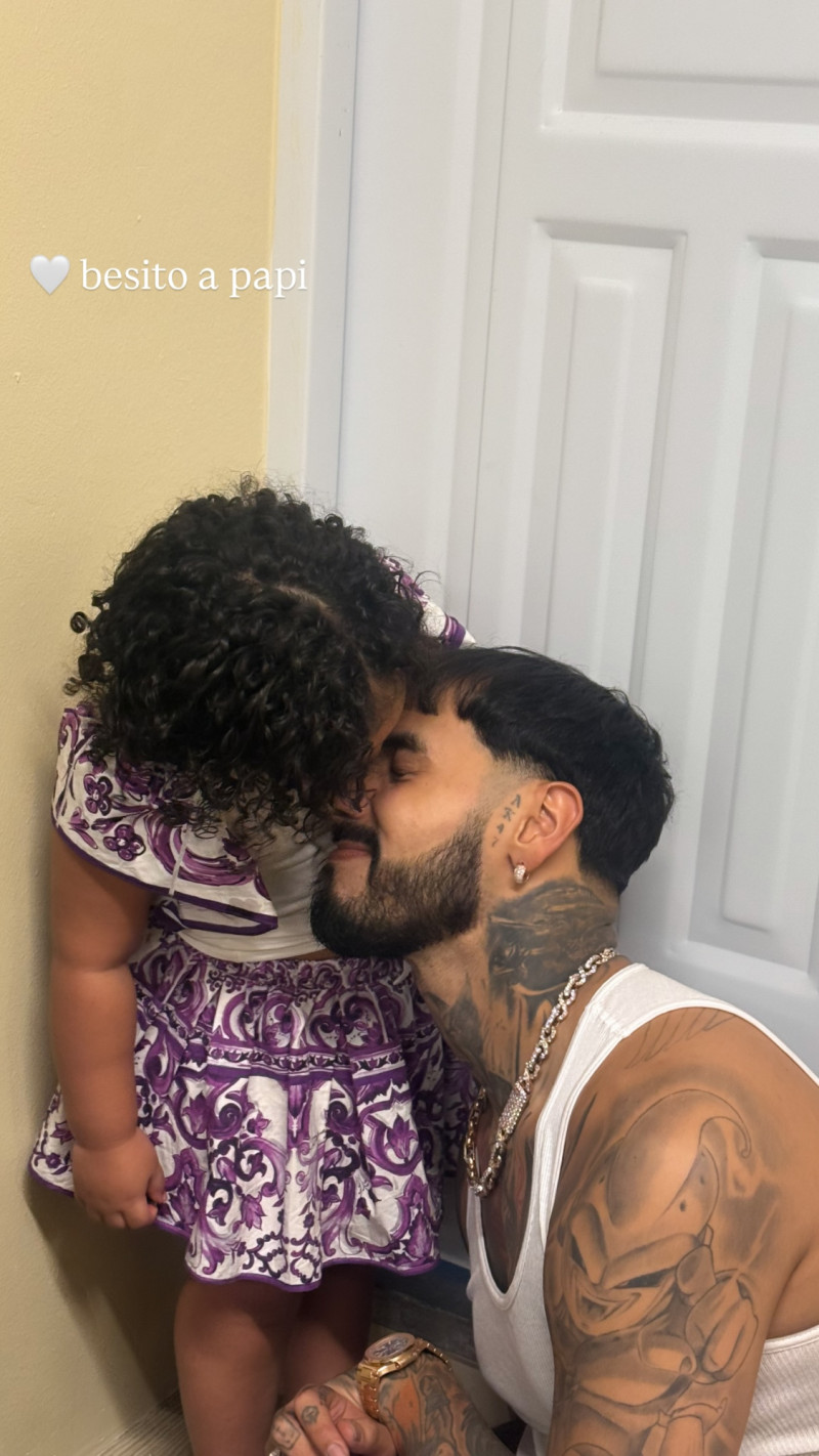 "Besito a papi": Anuel AA comparte con Cattleya tras su concierto en RD