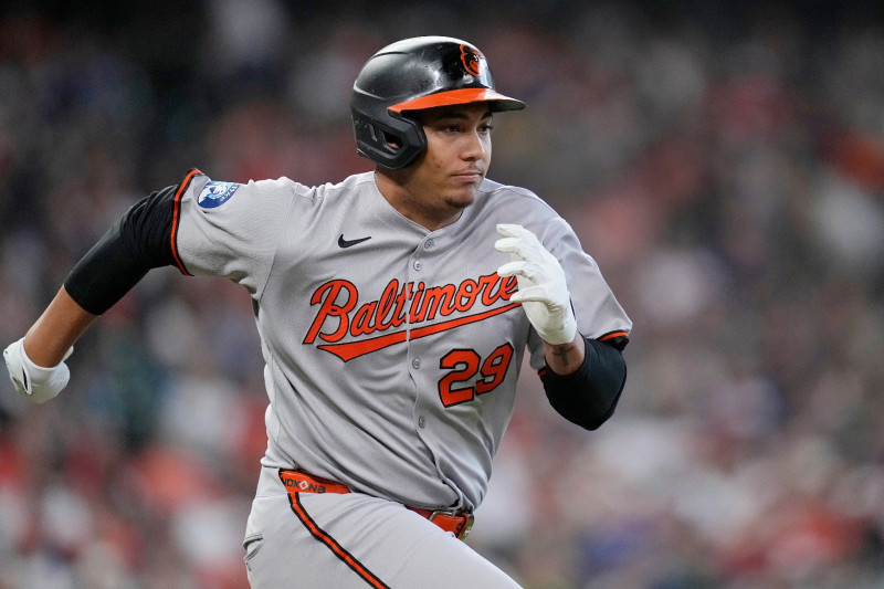 Orioles suben al dominicano Samuel Basallo, su principal prospecto