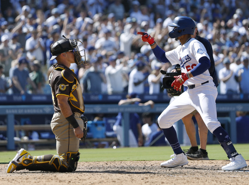 Mookie Betts da jonrón en el clutch y los Dodgers barren a San Diego
