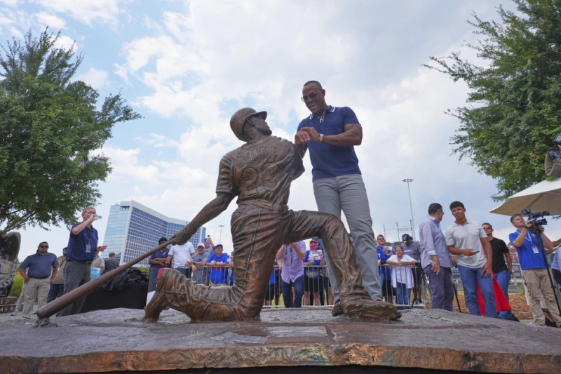El inmortal Adrian Beltré ahora tiene una estatua en Arlington