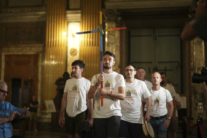 El Vaticano recibe el primer gran peregrinaje LGBT+ oficial en el marco ...