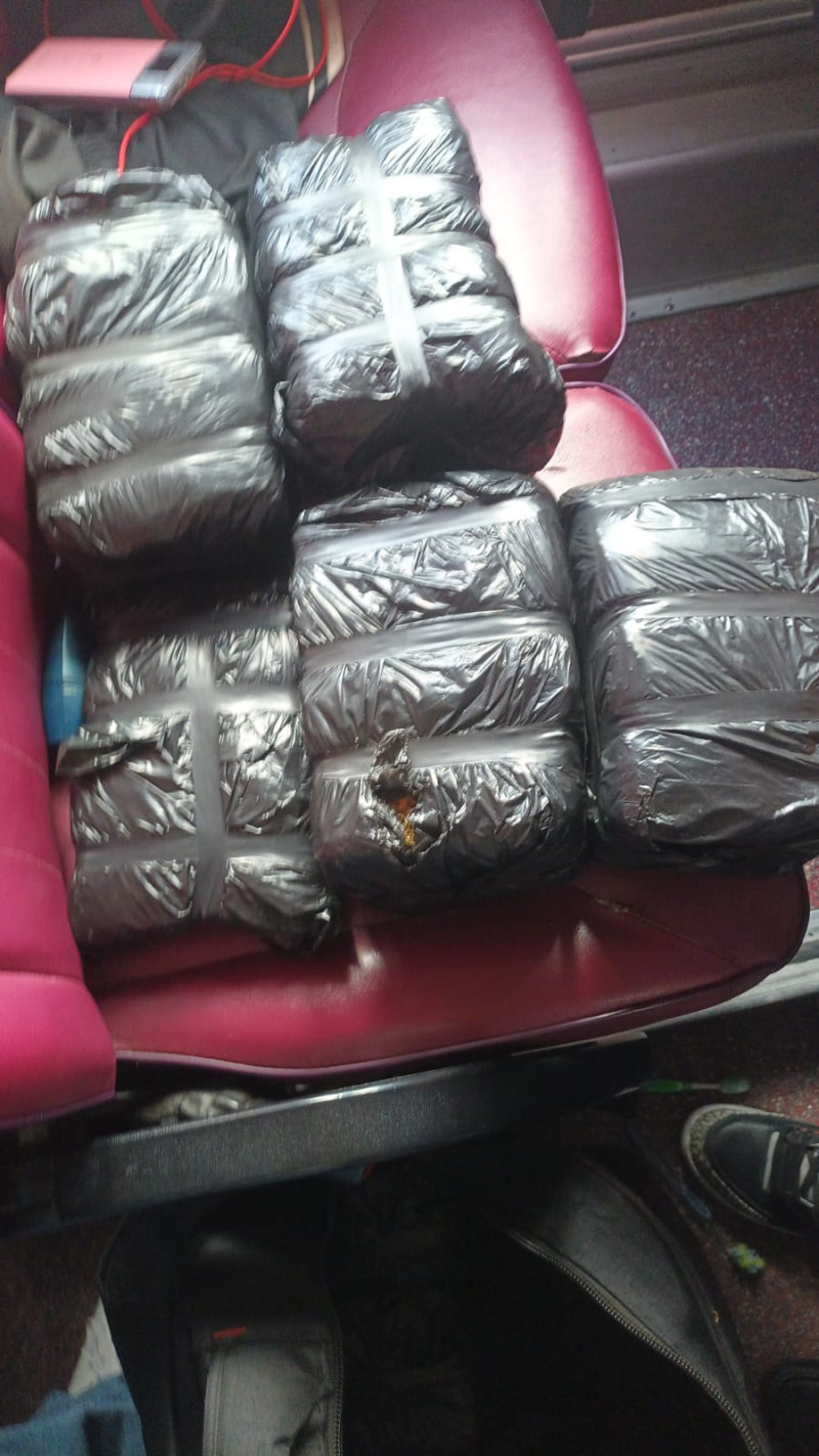 Decomisan ocho pacas de marihuana en operativo conjunto en Azua