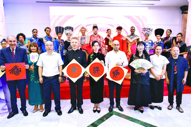 Embajada China realiza recepción por el 76 aniversario de fundación de ...