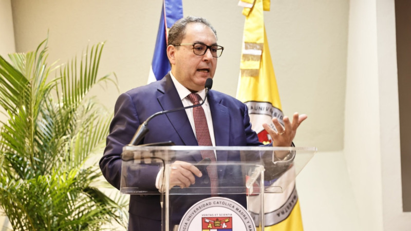 Mario Lama recibe en España distinción de la Fundación Carlos III