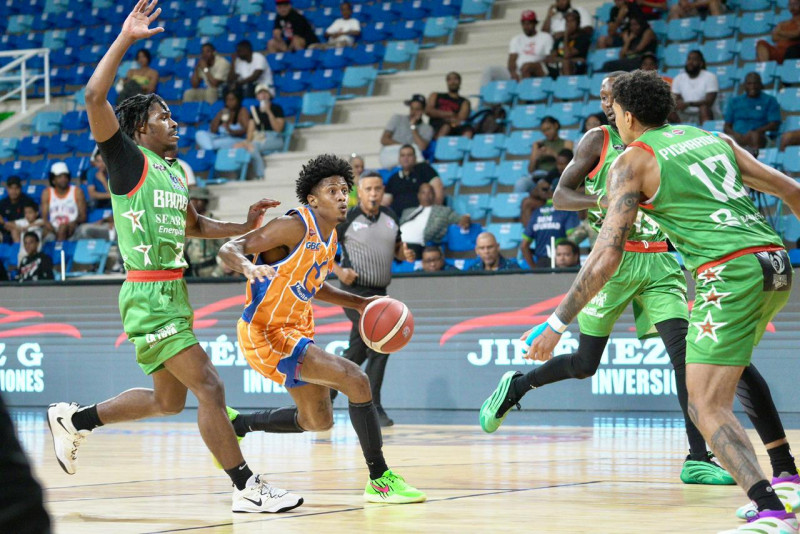 Anphernee Acevedo encesta 22 puntos y Huellas del Siglo se impone a Bameso
