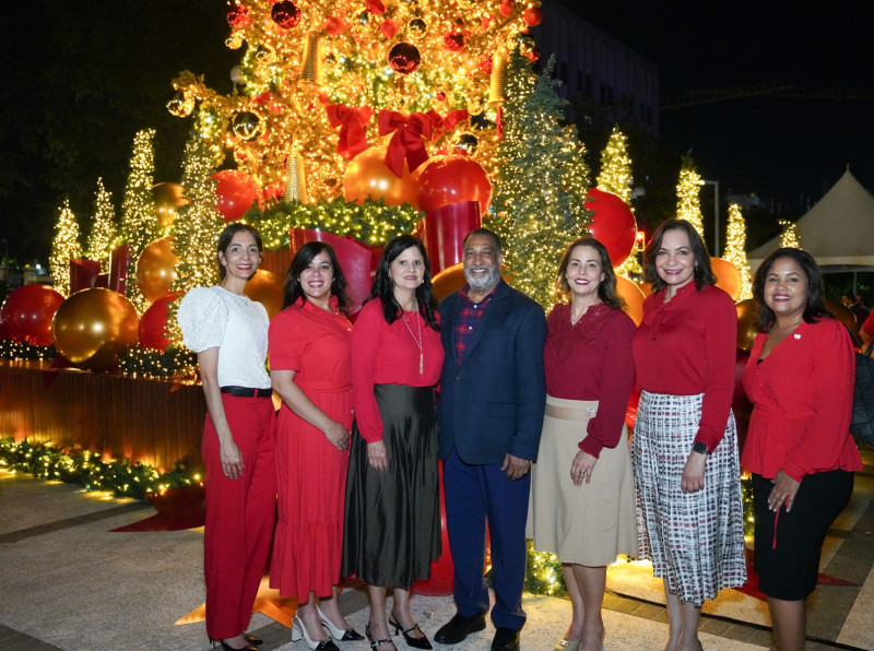 Banco Central celebra el encendido del Belén y su árbol navideño