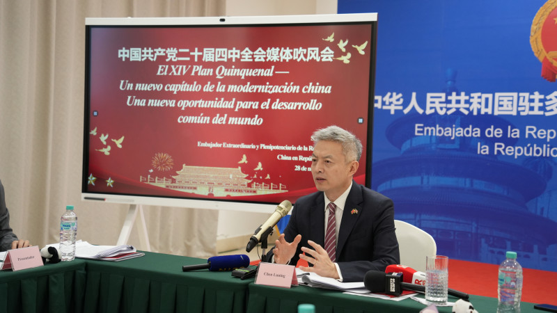 Embajador Chen Luning: “Todos los comerciantes chinos deben respetar la ...