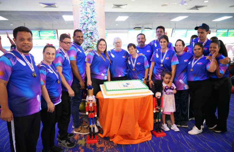 Atletas especiales participan en el 30 aniversario del Sebelen Bowling ...