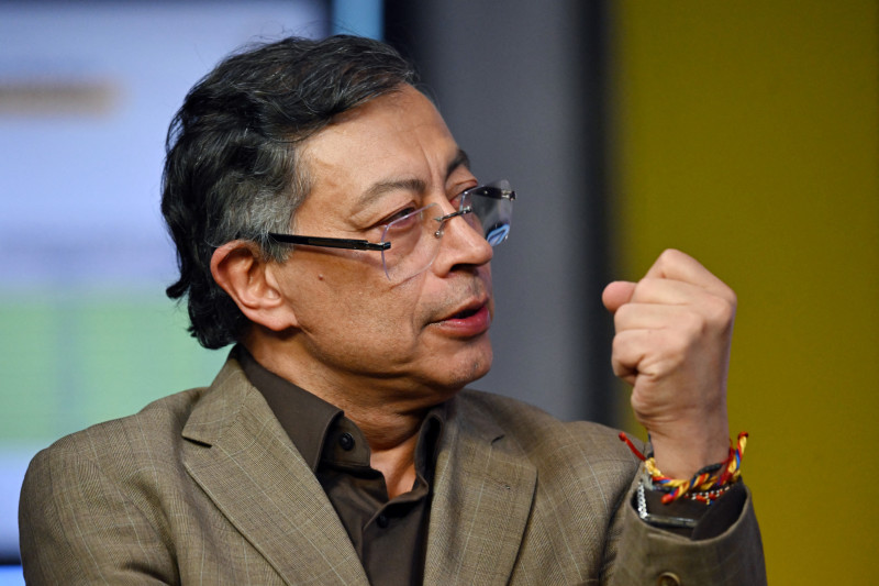 Ordenan la "suspensión provisional" de Gustavo Petro como presidente ...