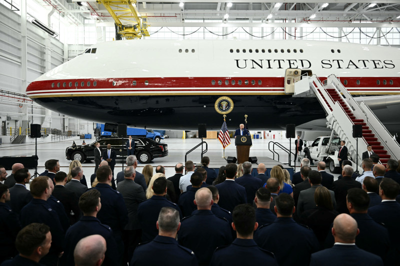 Trump presenta el nuevo avión presidencial Air Force One donado por Catar