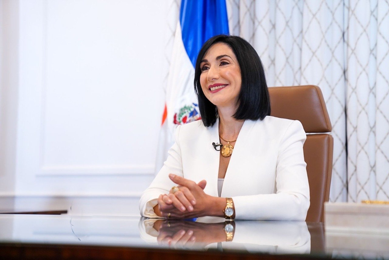 Primera dama Raquel Arbaje dispuesta a ayudar a la vedette Angelita ...