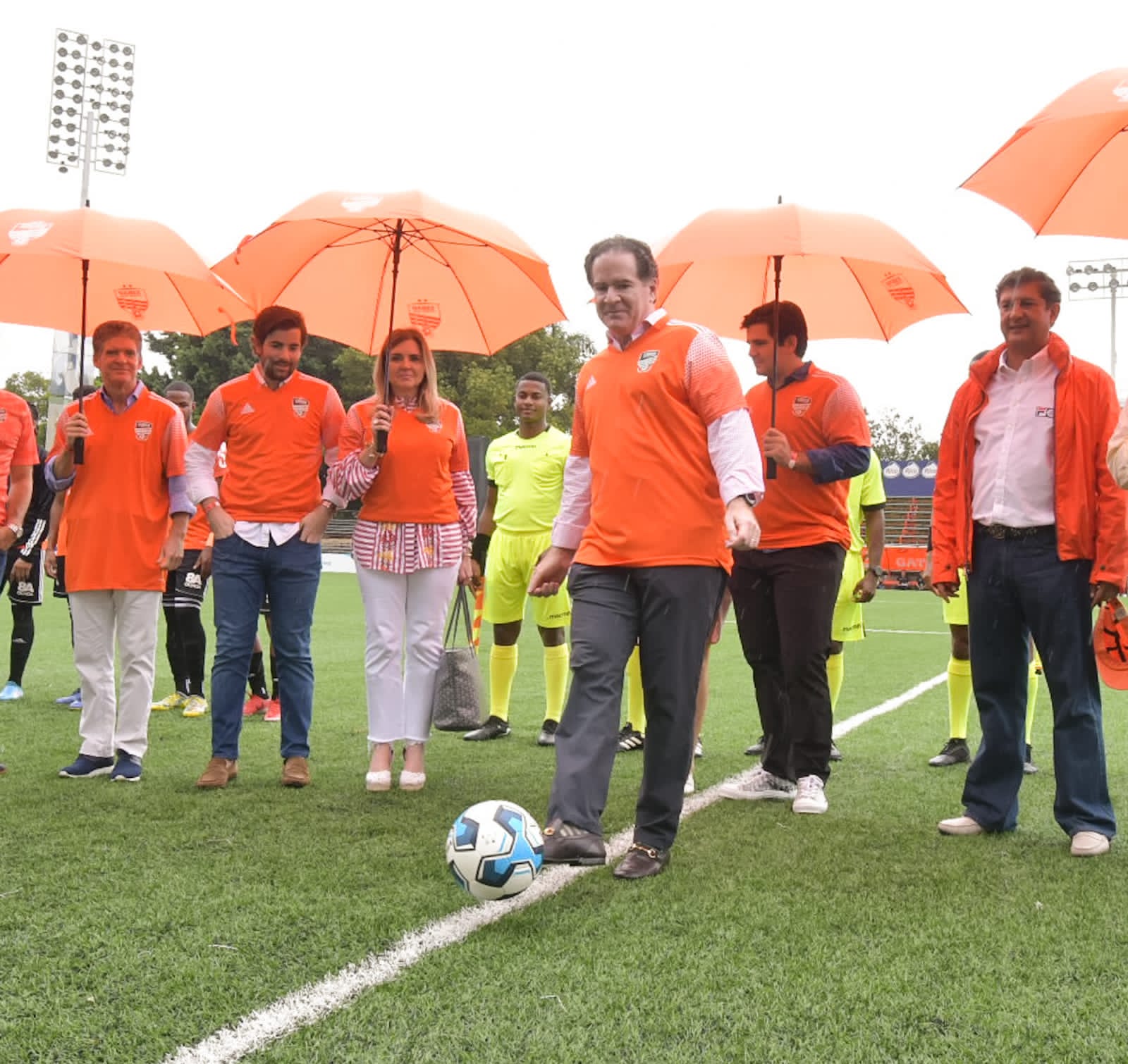 Manuel Corripio hizo el saque de juego entre Cibao y Moca