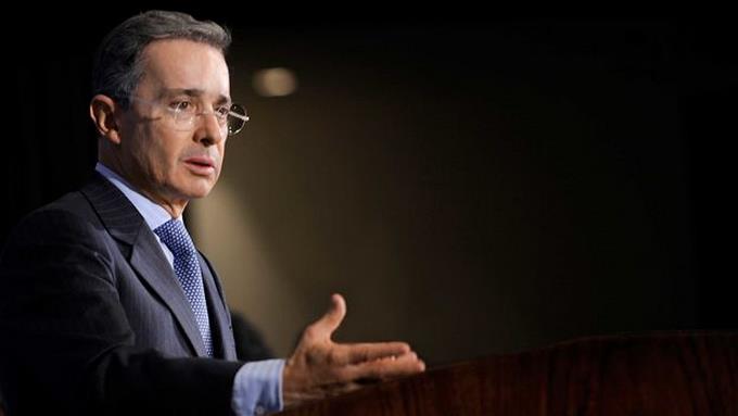 Álvaro Uribe fue hallado culpable tras sobornar a paramilitar