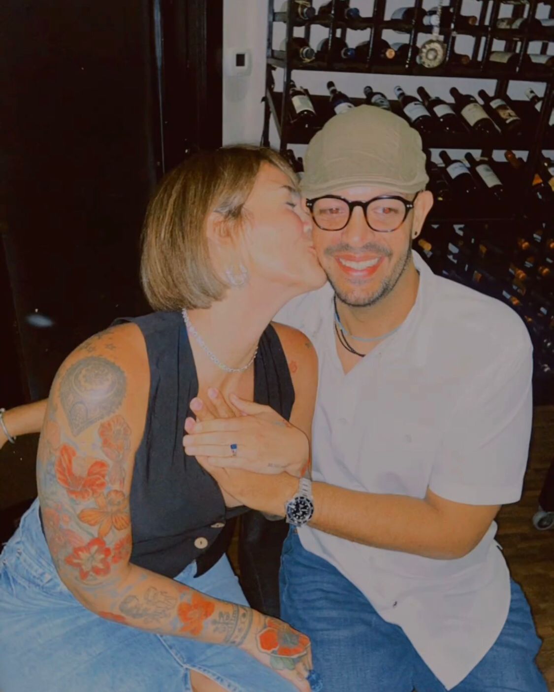 Esposo de Sabrina Gómez le pide matrimonio otra vez con anillo nuevo incluido