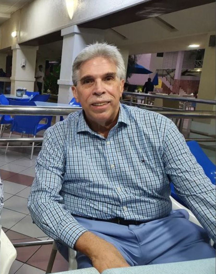 Muere humorista y comunicador dominicano René Fiallo
