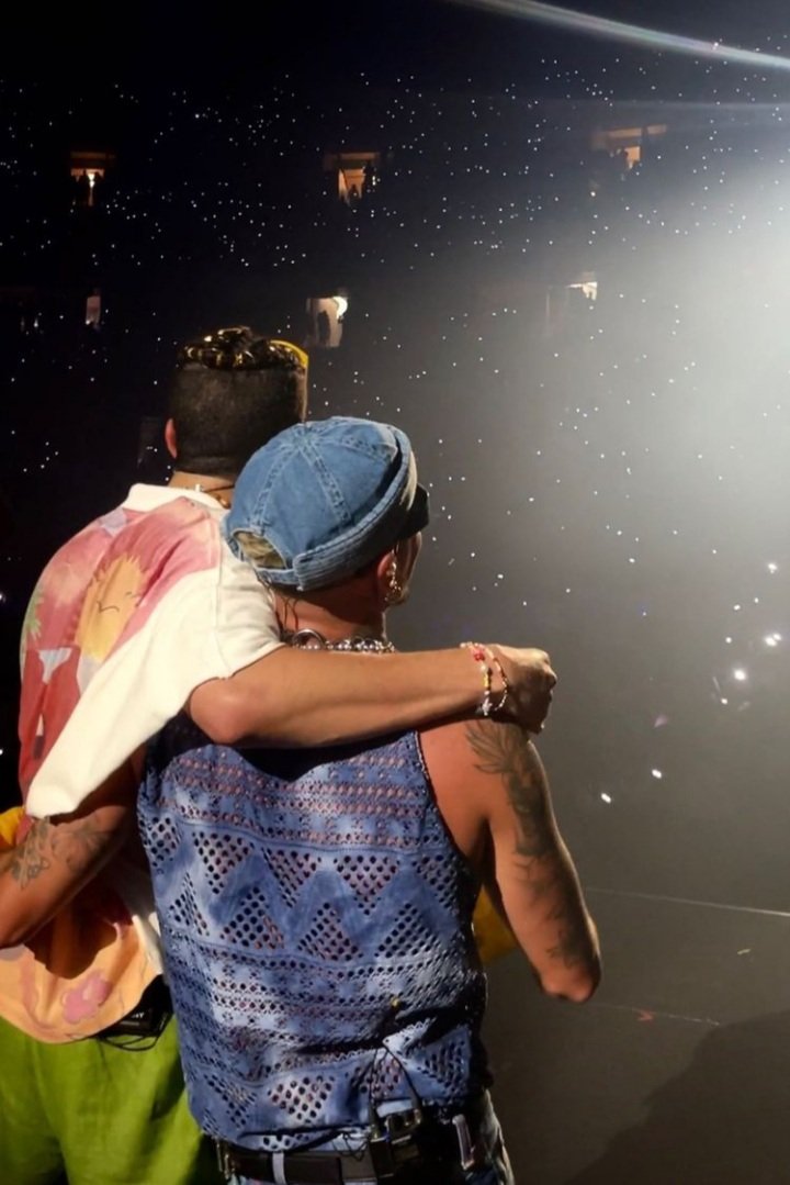 Bad Bunny apareció de sorpresa en concierto gratuito de Rauw Alejandro