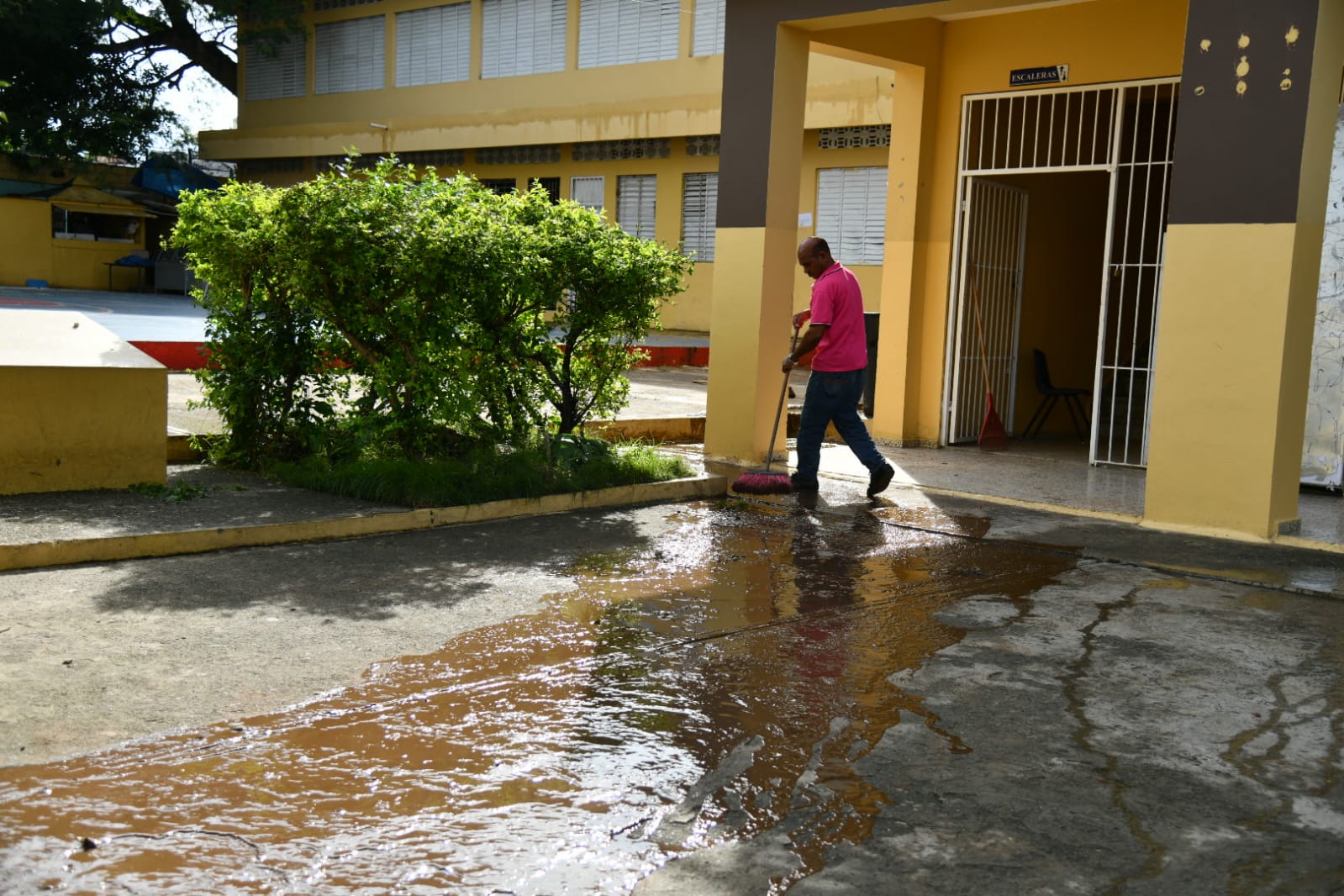 Intervienen escuelas y colegios no dan clases