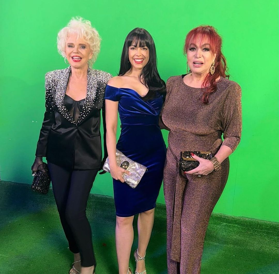 Charytín sorprende con foto junto a su eterna rival y ex de su esposo, Iris Chacón