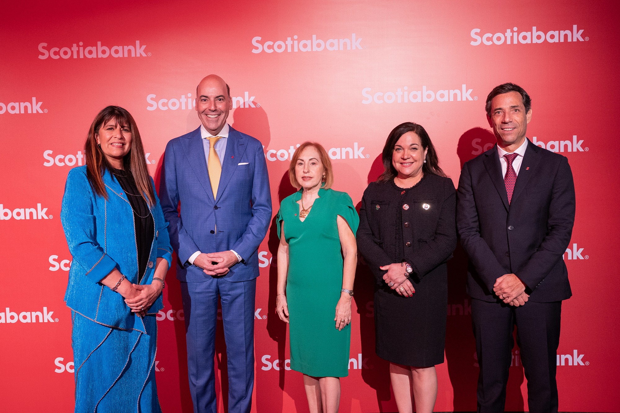 Scotiabank ofrece coctel a clientes y autoridades